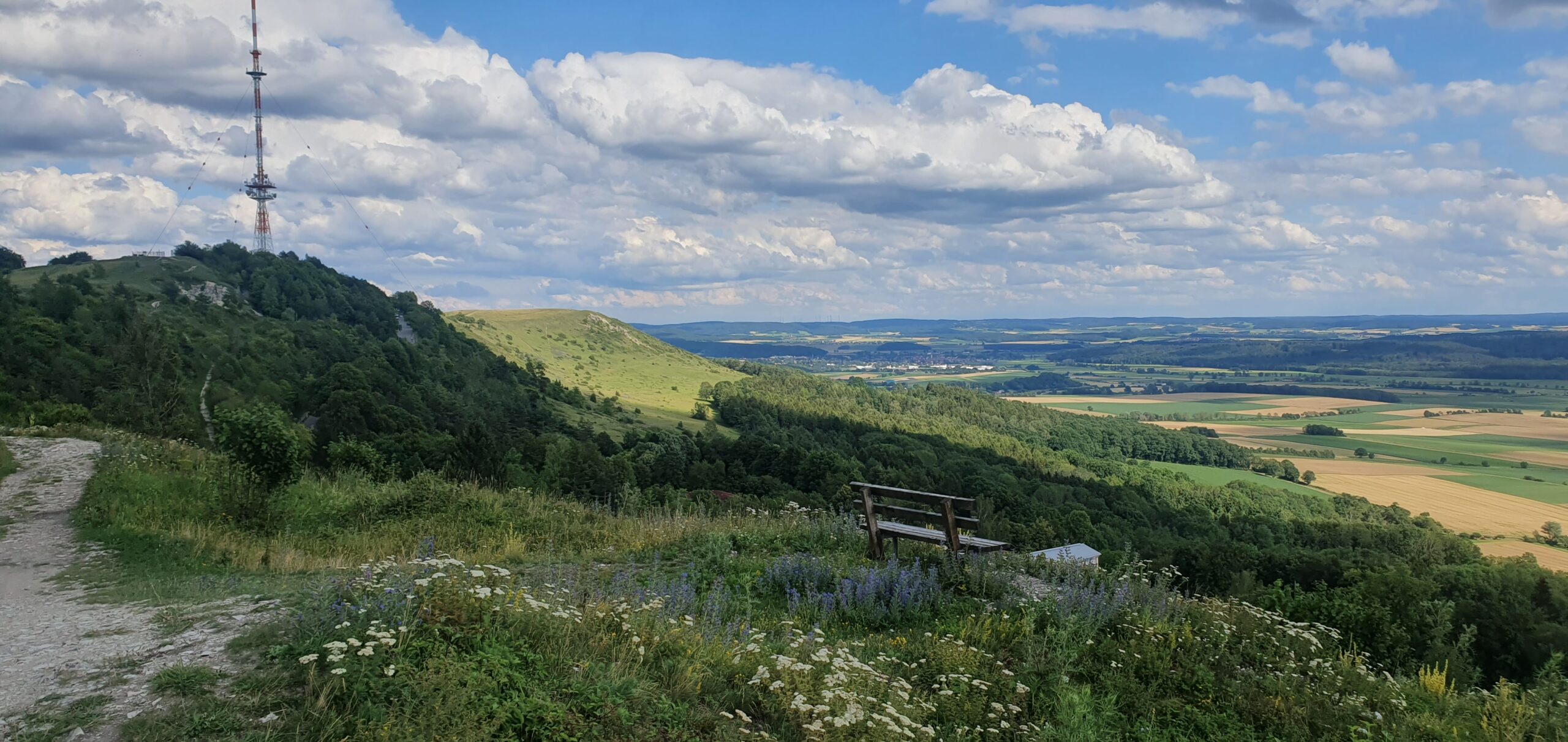 Der Hesselberg - das alpine Wanderparadies im Fränkischen Seenland ...